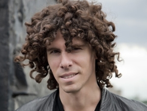 Julian Gargiulo Posts Bumblebee/Pizza Video – Peabody Magazine